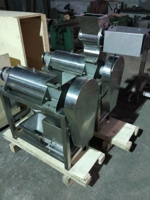 China Screw Press Crusher And Fruit Industrial Juicer Machine For Pineapple , Ginger , Garlic for sale