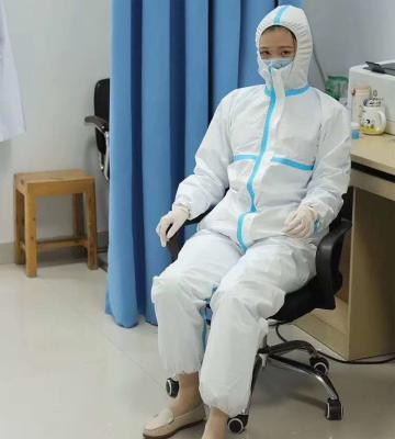 China Quick Dry Medical Disposable Protective Suit Soft Hand Feeling Anti Virus for sale