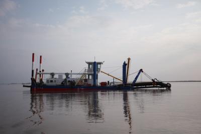 China 200 Cbm/H Hydraulic Mud Dredging Ship 16kw Red Color Used For River Dredging for sale