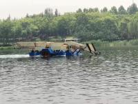 China Flexible Aqua Weed Harvester 5km/h With 2 Section Rod Design For Water Grass Cutting Aquatic Weed Cutter Boat for sale