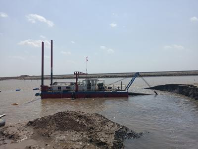 China 10 Inch Sand Hydraulic Dredger 24 kw With A Blue Appearance For River Dredging for sale