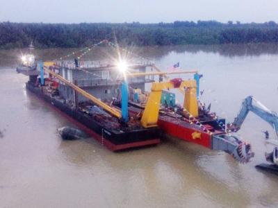 China 12m Dredging Depth Cutter Suction Dredge With 201Kw Engine And Centrifugal Pump for sale