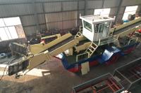 China Diesel Aquatic Plant Harvester For Enhanced Enteromorpha Harvesting Efficiency Mowing Deth 0-1.5 M for sale