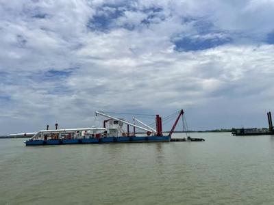 China Customizable Dredging Vessel Red Color For Waterway Maintenance And Construction Hydraulic System for sale