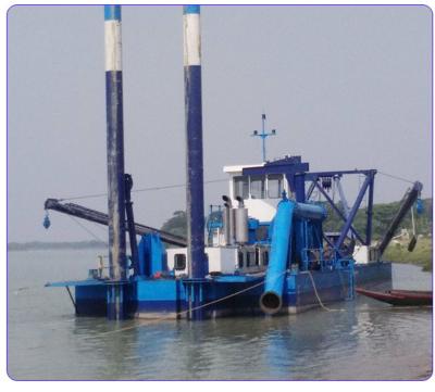China Russian 18-inch cutter suction dredger for river sand pumping/sea dredging for sale