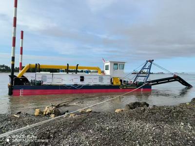 China 100 Cubic Meter Capacity Jet Suction Dredger Non Self Propelled for sale