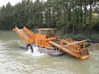China 75 Kw Diesel Powered Aquatic Grass Cutter Boat With Wheel Driven Mode for sale