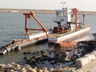 China 900 mm Cutter Head Sludge Dredging Boat  Mud Dredging Boat  With Suction Depth 10 m underwater for sale