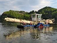 China 115kw Power Water Hyacinth Harvester Collect Water Plants On Water for sale
