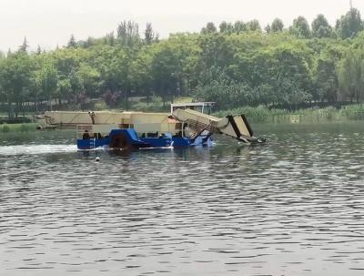 China Paddle Wheel Propulsion 5 Km/h Surface Cleaning Boat For River for sale