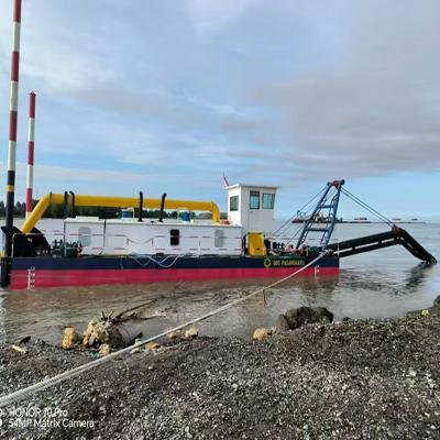 China 1000 Cbm Per Hour Output Sand Suction Dredger With Water Pump For River Sand Mining for sale