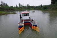 China Eco-Friendly Aquatic Weed Harvester Boat 1.8m Cutting Width 5CBM Hopper for sale