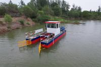 China Eco-Friendly Aquatic Weed Harvester Boat 1.8m Cutting Width 5CBM Hopper for sale