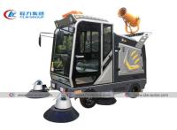 China Electric 4 Wheel 5 Brush Community Road Sweeper 1900mm Width 48V 100Ah with Fog Cannon for sale