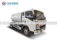 China HOWO 2.5ton 5000L LPG Bobtail Propane Delivery Truck with Cummins 141HP for sale