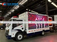 China Dongfeng 4x2 Mobile LED Advertising Truck with P4 Screens 9.6sqm Hydraulic Stage for sale
