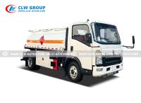 China Sinotruk HOWO 4x2 RHD Diesel Bowser Truck 8000L Carbon Steel Tank Fuel Transport for sale
