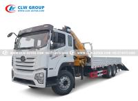 China FAW JK6 6x4 Crane Truck 320HP 25T Payload XCMG Folding Boom with Hydraulic Ramp for sale