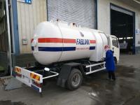 China 2.5MT Propane Bobtail Truck - Dongfeng 4x2 LPG Cylinder Filling Vehicle with 5m³ Tank Capacity and 95HP Engine for sale