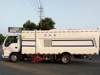 China Isuzu 4-Ton Vacuum Road Sweeper Truck with 4000L Water Tank and 5000L Dust Bin Capacity for sale