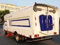 China Isuzu 4-Ton Vacuum Road Sweeper Truck with 4000L Water Tank and 5000L Dust Bin Capacity for sale