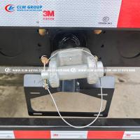 China ISUZU 700P 5-Ton Crane Truck with Aluminum Alloy Cargo Box, Liquid Fuel Engine Heating & 10-Ton Tow Hook for Russian Market for sale