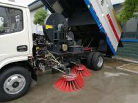 China 5CBM Road Sweeper Truck with 3.5M³ Vacuum Dust Tank for Narrow Streets - 3300mm Wheelbase, 90km/h Speed for sale
