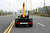 China Hook Lift Garbage Truck 4 CBM Carbon Steel Waste Removal Truck 95 HP Euro III for sale