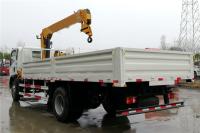 China HOWO 4x2 5 Ton Hydraulic Truck Mounted Crane with Cummins 168HP Engine and 12M Lifting Height for sale