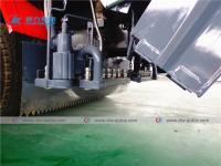 China Howo 8x4 Synchronous Chip Sealer 9m3 Asphalt Tank 14m3 Gravel Tank 371HP for sale