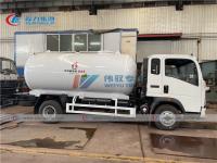 China HOWO RHD 8000 Liters LPG Bobtail Truck for Gas Station Refilling Dispenser for sale