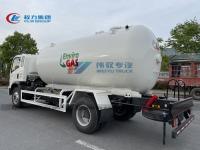 China Sinotruk HOWO 4x2 15000L LPG Bobtail Tank Truck with Dispenser 160HP for sale