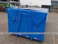 China Sinotruk 10 Ton Hook Lift Garbage Truck 220 HP Hydraulic Tipping Box for sale