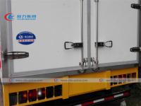 China 3-Ton Seafood Refrigerated Truck Trailer with Thermo King Freezer - 5995×2600×3630mm Dimensions, -18°C Temperature Range for sale