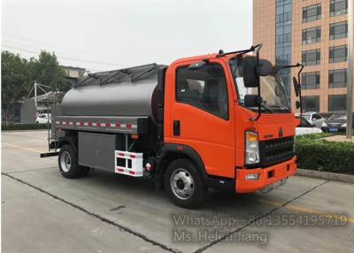 China Sinotruk HOWO 4X2 116HP 4cbm 5cbm Refueler Truck With Dispenser for sale