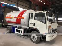 China HOWO 4x2 LHD 15000 Liters LPG Gas Truck with Dispenser 15cbm 7.5 Tons Propane Bobtail for sale
