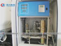 China Sinotuck HOWO 4x2 5000L LPG Bobtail Tanker Truck with Dispenser 120HP for sale