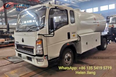 China Sinotruk Howo 4x2 6 Wheeler 4T LPG Tanker Truck 8-10cbm 160HP for sale