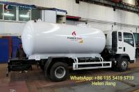 China Sinotruk Howo 4x2 6 Wheeler 4T LPG Tanker Truck 8-10cbm 160HP for sale