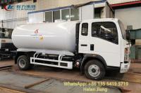 China Sinotruk Howo 4x2 6 Wheeler 4T LPG Tanker Truck 8-10cbm 160HP for sale