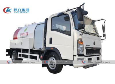 China HOWO 4x2 RHD 5000L 2.5T LPG Bobtail Truck with Dispenser for Cylinder Filling for sale