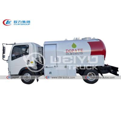China 2MT 5000L Mobile LPG Cylinder Filling Bobtail Truck for Propane Delivery for sale