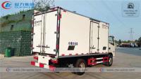 China Dongfeng 4x2 3 Ton 5 Ton Small Refrigerated Delivery Truck for Seafood for sale