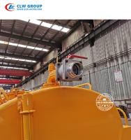 China Dongfeng 2 Ton 3MT Vacuum Sewage Suction Truck with 2000L Tank and 95HP Diesel Engine for sale