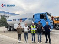 China 4 Axles 8x4 Howo 35m3 LPG Bobtail Truck LPG Delivery Truck 365HP Euro4 for sale