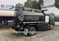China Mini Dongfeng 5cbm 4X2 Refueling Truck Carbon Steel Tank 1320Gallons for sale