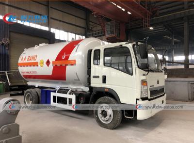 China Q345R LPG Bobtail Truck 5 Tons 8 Tons 10cbm Gas Tanker for Cylinder Refilling for sale