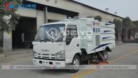 China Isuzu 5m3 4x2 6 Wheeler Vacuum Cleaner Truck for Industrial Dust Cleaning 189kW for sale