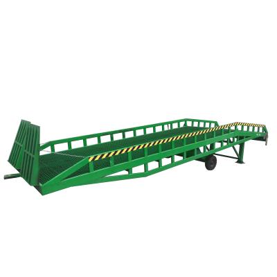 China 0.6m Mechanical Hydraulic Mobile Dock Ramp with Outriggers , 6000Kg for sale
