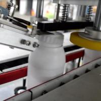 China Pneumatic Driven Round Bottle Screw Cap Linear Capping Machine for Round Vials 320 KG for sale